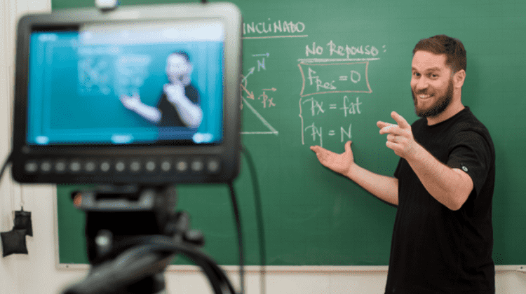 Não sabe como estudar por videoaulas? Veja 4 dicas de especialistas