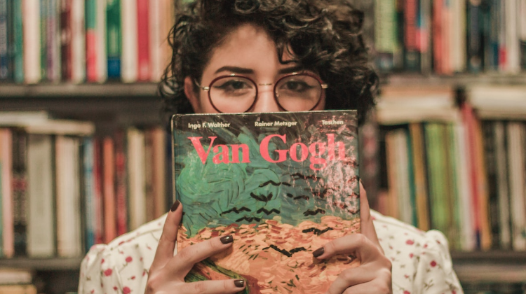 Arte literária: conheça os principais gêneros, autores e influências