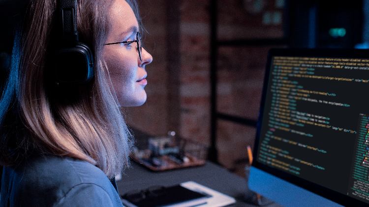 O que faz um programador? Veja áreas e como é trabalhar na programação